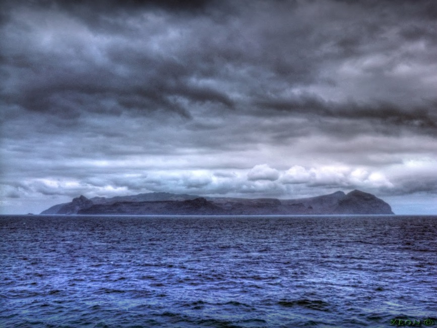 Que más, además de ser la isla donde fue recluido y finalmente muriera ...